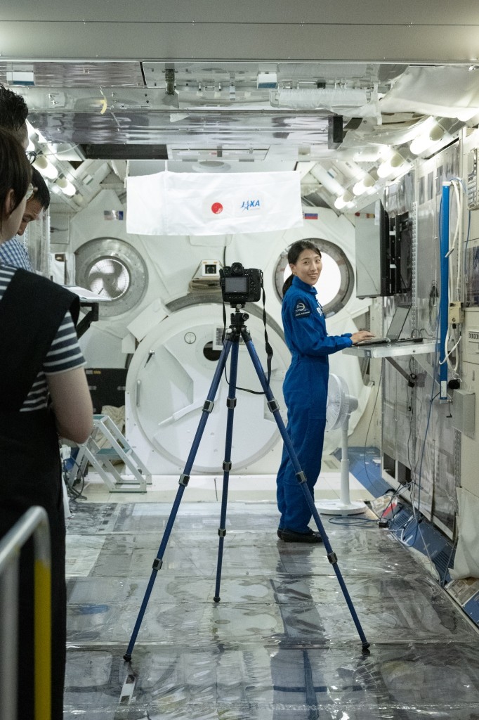 JAXA astronauts Ayu Yoneda and Makoto Suwa receive Nikon photography training - Nikon Rumors